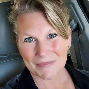 Renee Tessier's Closet (@tessdesh) | Poshmark